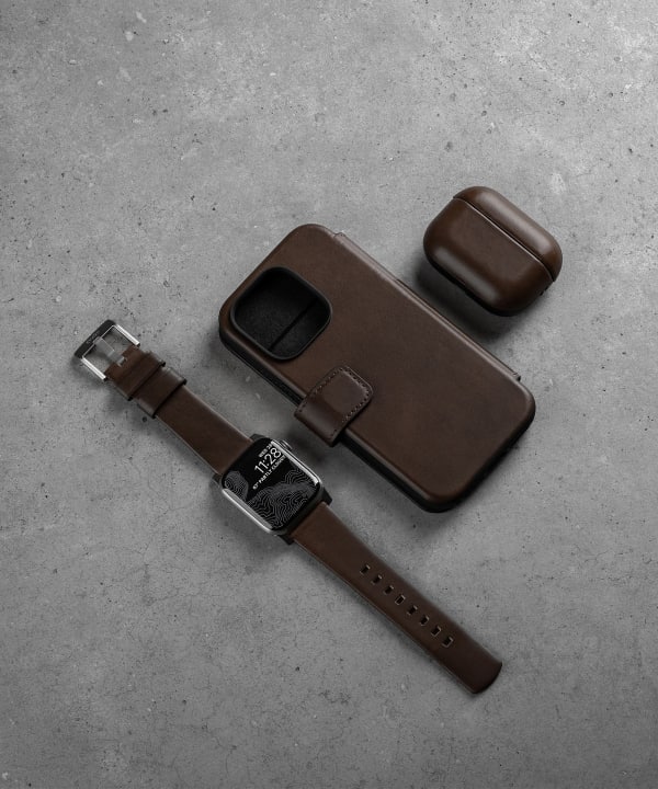 bPr BEAMS (bPr BEAMS) NOMAD / Modern Leather Folio iPhone 15 Pro Max ...